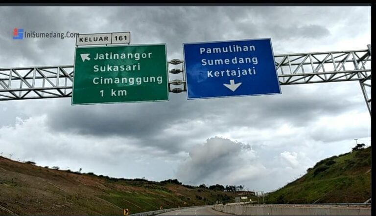 Wajib Tahu, Ini Fungsi Penunjuk Arah Warna Biru dan Hijau di Jalan Tol