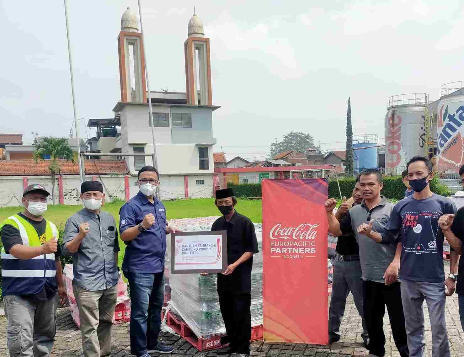 PT Coca-Cola Indonesia Salurkan Bantuan Sembako Lebaran bagi Kaum ...