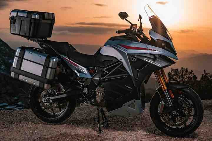 Motor Listrik Bisa Buat Touring? Kenalan Yuk Sama Motor yang Satu Ini
