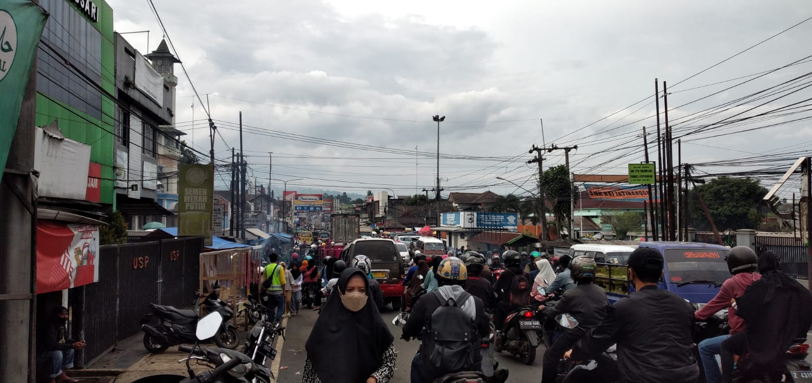 Tradisi Ramadan, Setiap Sore Warga Padati Alun alun Tanjungsari ...