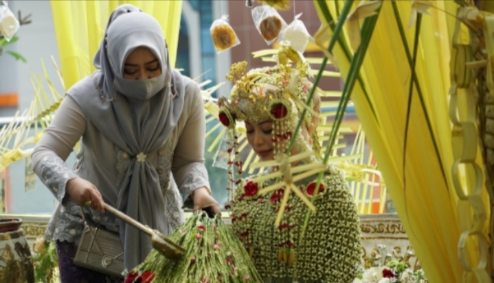 Upacara Badudus Acara Tradisional Kalimantan Selatan