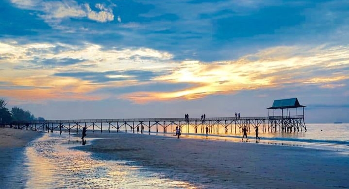 Jelajahi Keindahan Pantai Asmara di Kalimantan Selatan untuk Liburan ...