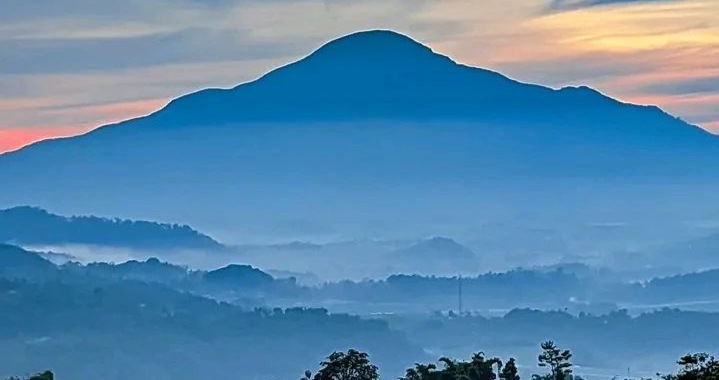 Keindahan Alam dan Kegiatan Treking di Gunung Tampomas Sumedang