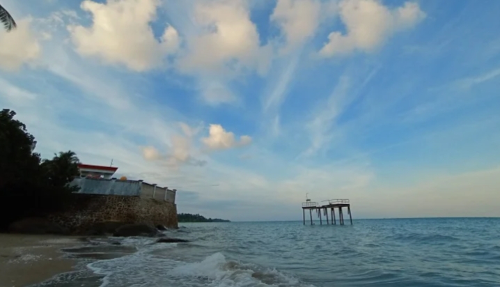 Keindahan Tersembunyi Pantai Teluk Gosong di Kalimantan Selatan
