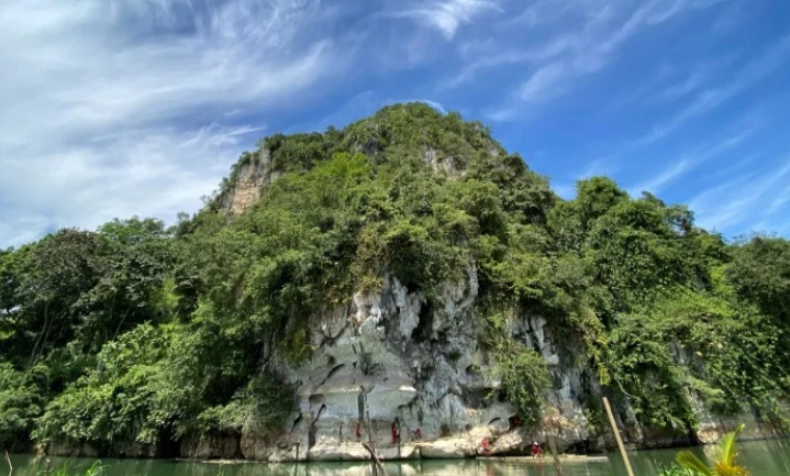 Tebing Batu Laki: Keindahan Alam dan Legenda Misterius di Kalimantan ...