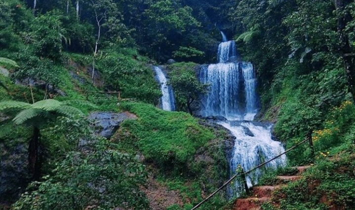 Keindahan Curug Gorobog: Rehatkan Diri di Alam Sumedang, Jawa Barat