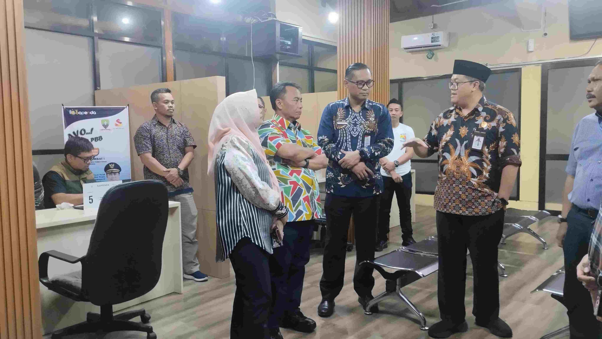 Hanya Layani 20 Orang Per Hari, Pelayanan MPP Mini Jatinangor Sumedang ...