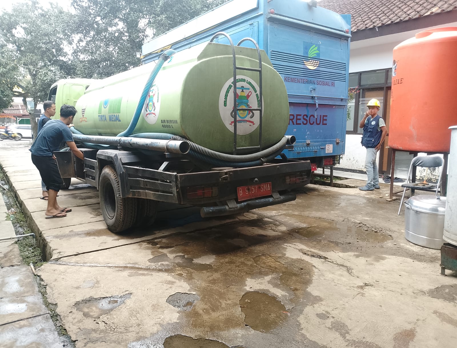 PDAM Tirta Medal dan Gempa Distribusi Air Bersih ke Desa Cihanjuang - Sumber : inisumedang.com ...