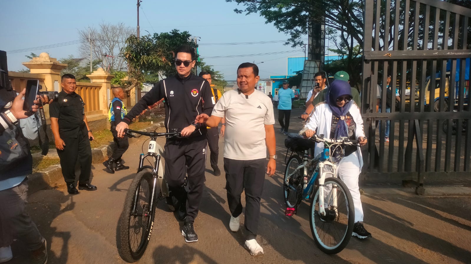 Jumat Pertama Penggunaan Angkot Bagi ASN dan Non ASN, Bupati Sumedang ...