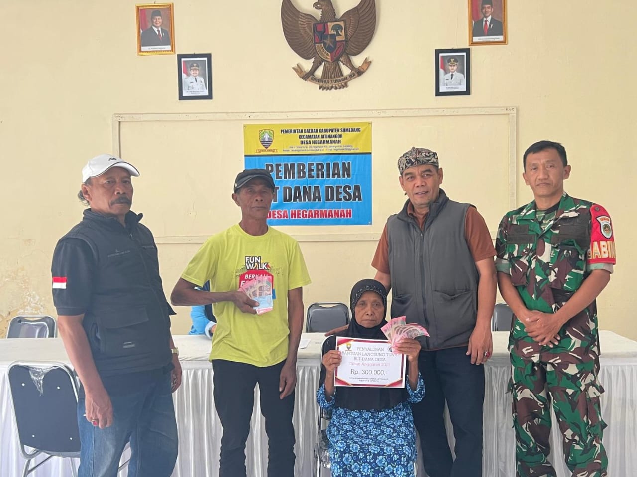 Pemdes Hegarmanah Sumedang, Salurkan BLT dan Perbaiki Rutilahu - Sumber ...